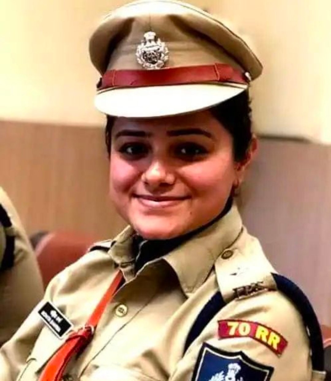 छू लिया शिखर : मारुति की फैक्ट्री में काम करने वाले की बेटी बनी आईपीएस ...