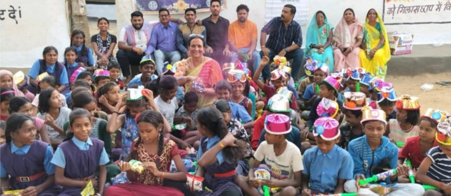 Akaltara News : वेलविशर फाउंडेशन ने बच्चो को मुस्कान देकर मनाया होली का ...