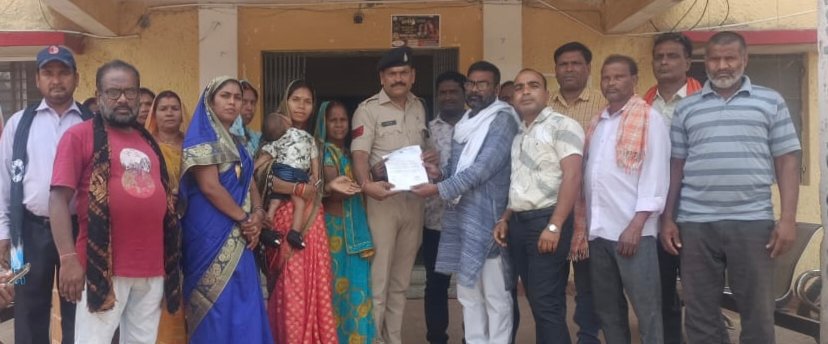 Akaltara News : पोड़ीदल्हा गांव के सरपंच, उपसरपंच सहित सभी पंचों और ...